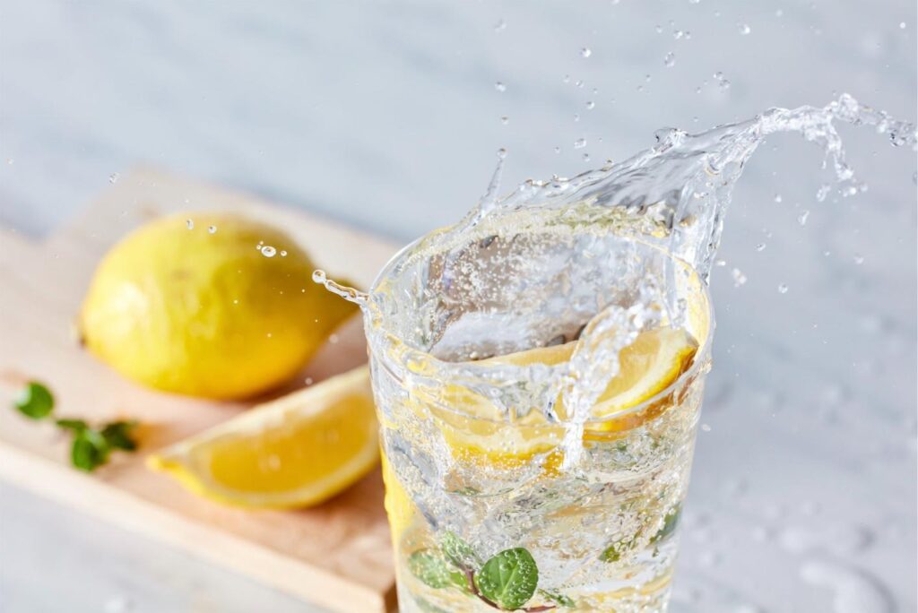 How Water Intake Affects Fat Loss & Detoxification - Claudias Concept